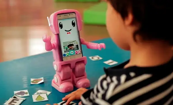 SIMA, el robot social que acompaña a los niños en su educación| Red Uno ...