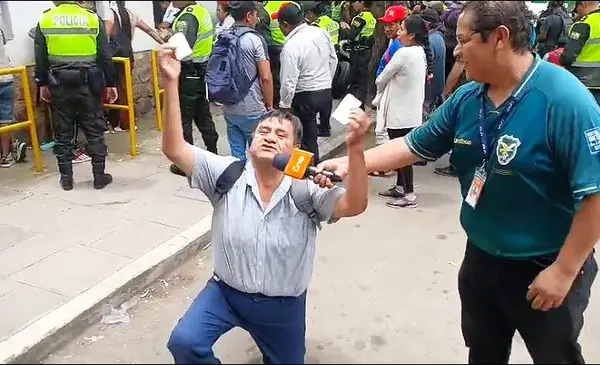 “Gracias a Dios": fanático de la selección se arrodilló tras conseguir ...