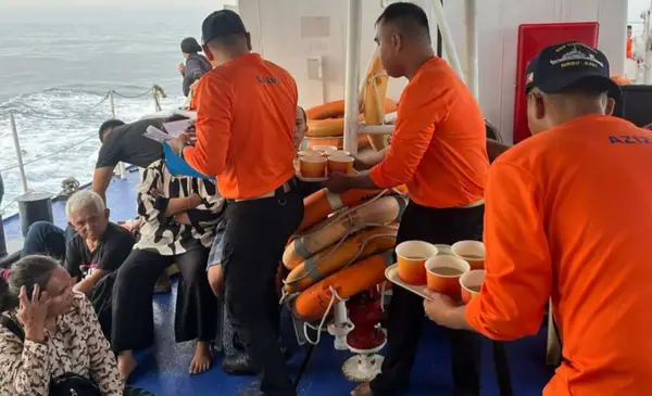 ¡Escenas desgarradoras! Ferry se hunde en Filipinas con más de 350 ...