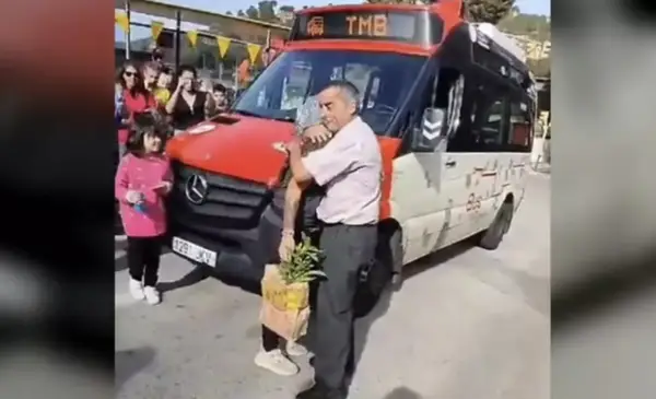 ¡Siempre estuvo ahí! Emotiva despedida a un conductor de bus en el día de su jubilación| Red Uno ...