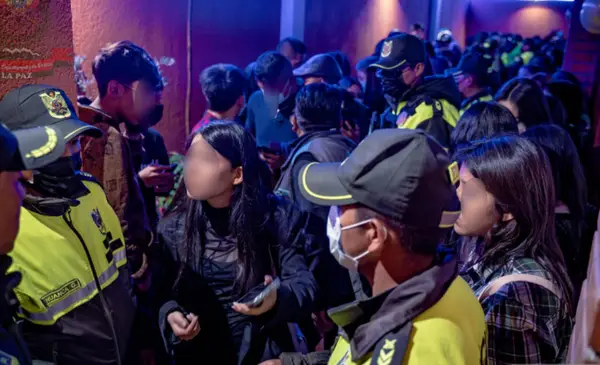 Identifican ‘el cuarto del perreo’ y descontrol en la fiesta clandestina de menores | Red Uno de ...