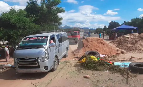 Pobladores de Abapó dan cuarto intermedio de una hora en bloqueo de ruta | Red Uno de Bolivia