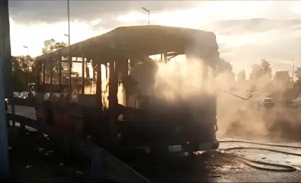 ¡Impactante! Se incendia el bus que trasladaba a hinchas de River Plate ...