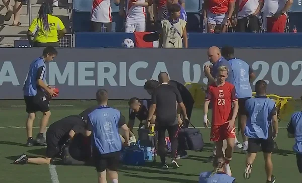 Árbitro se desvaneció en pleno partido entre Perú y Canadá por Copa ...