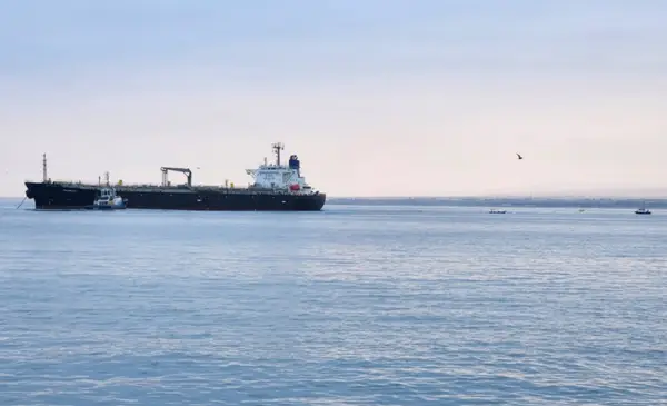 YPFB inició la descarga de 42 millones de litros de diésel en Arica ...