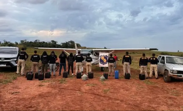 Antinarcóticos incautan avioneta con matrícula boliviana en Paraguay ...