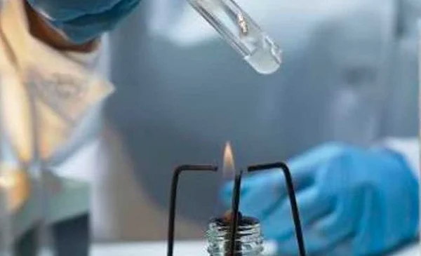 Experimento fallido de química envolvió en llamas a unos estudiantes ...