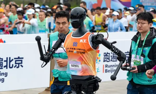 El robot chino que caminó sin parar tres días y marcó un récord mundial ...