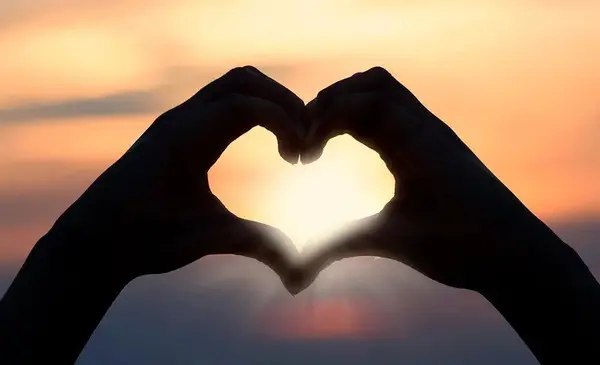 Se enamoraron en colegio, sus padres los separaron y 20 años después un milagro los volvió a ...