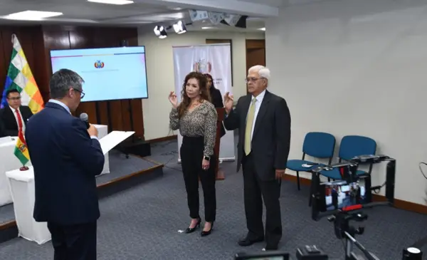 Gustavo Blacutt y Tania Olmos asumen como nuevas autoridades en ...